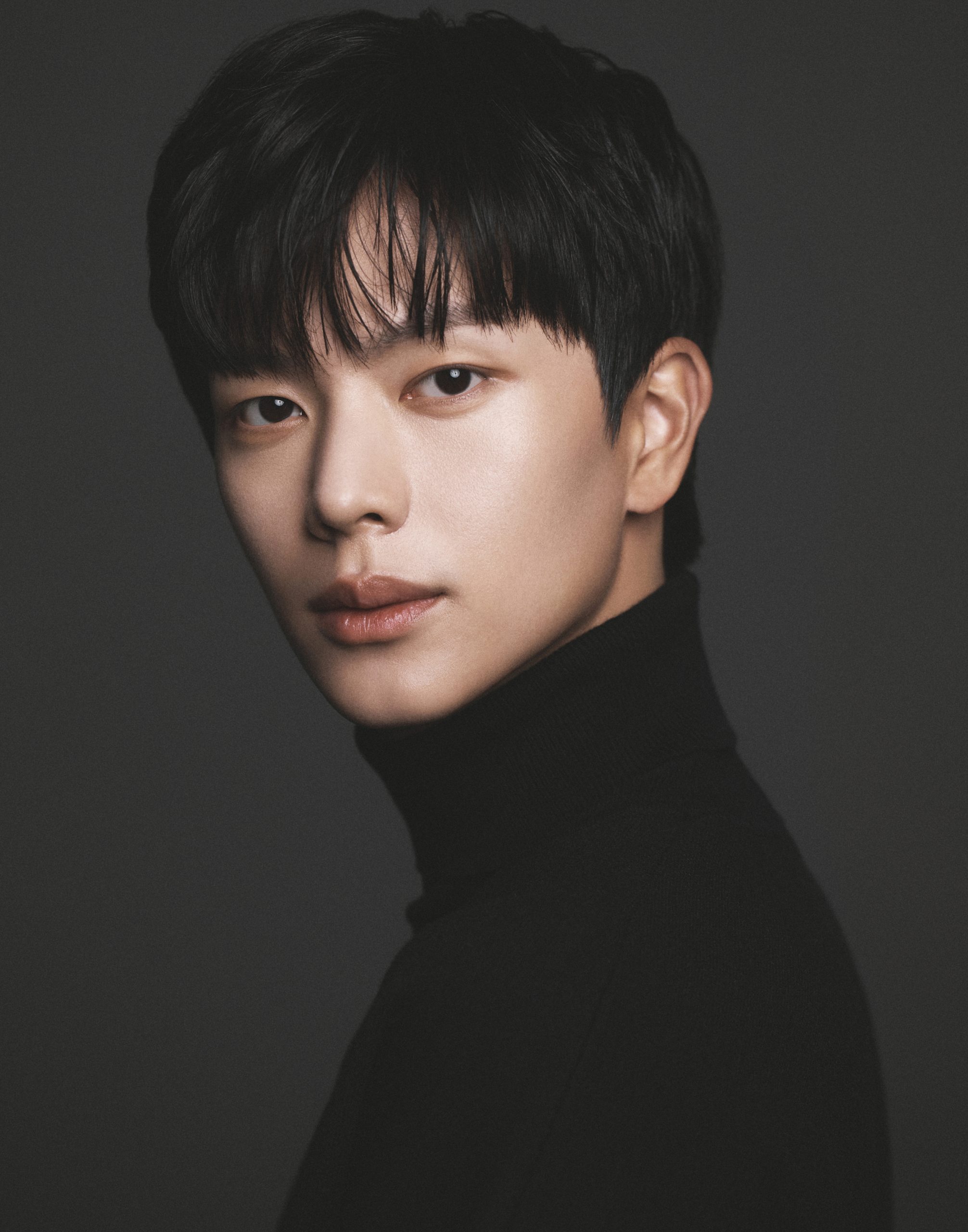 BTOB ユク・ソンジェ、新しいプロフィール公開…白黒ギャップのある魅力 | ニュース | BTOB 日本オフィシャルサイト